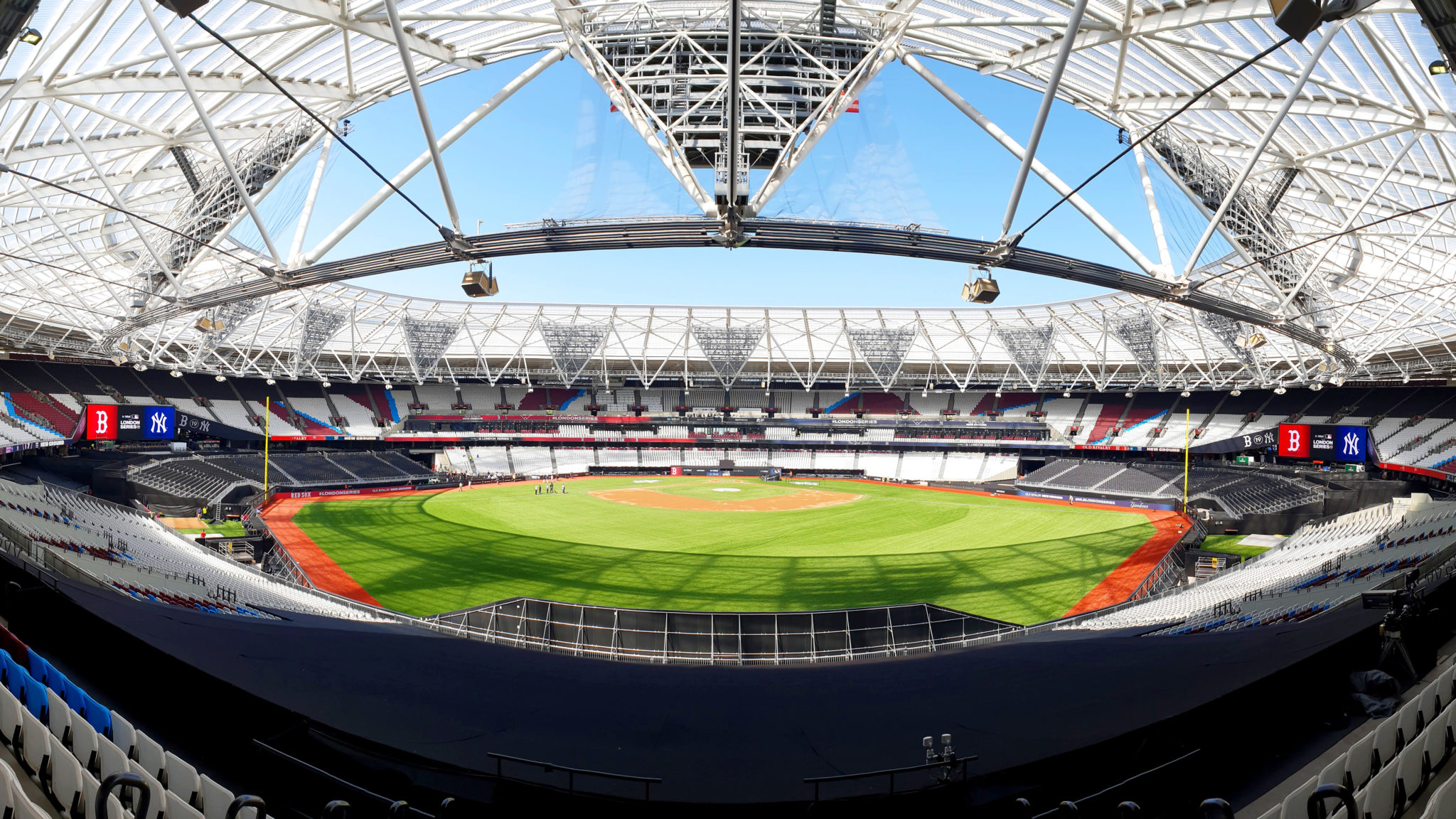 Populous Transforms London Stadium to Host Inaugural MLB London Series ...